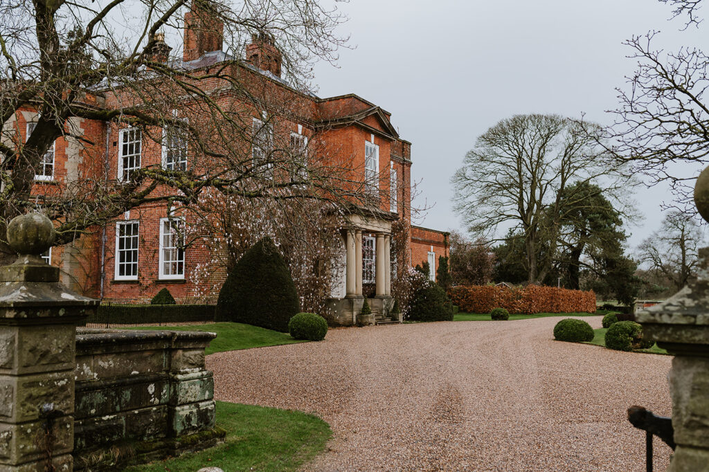 Iscoyd Park Wedding Inspo | Jodie & Anthony's Stylish Spring Wedding ...